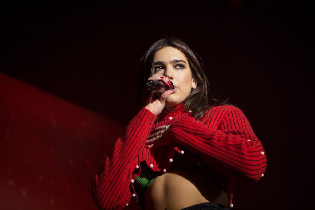 Review - Dua Lipa Set New Rules for What a Pop Performance Should Be ...
