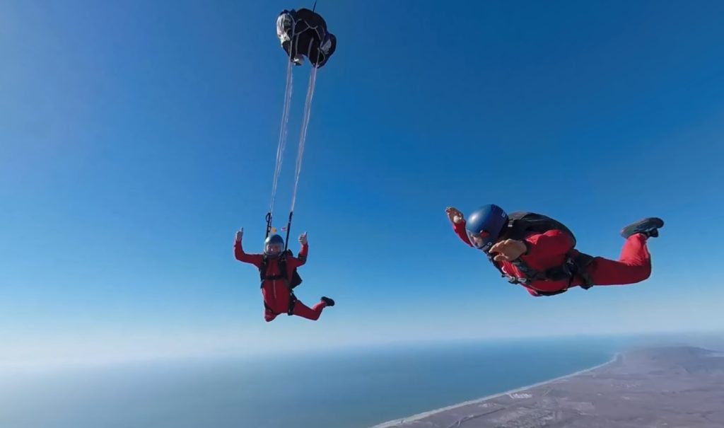 Virtual Reality Indoor Skydiving Lets You Fly in Dubai, Hawaii or ...