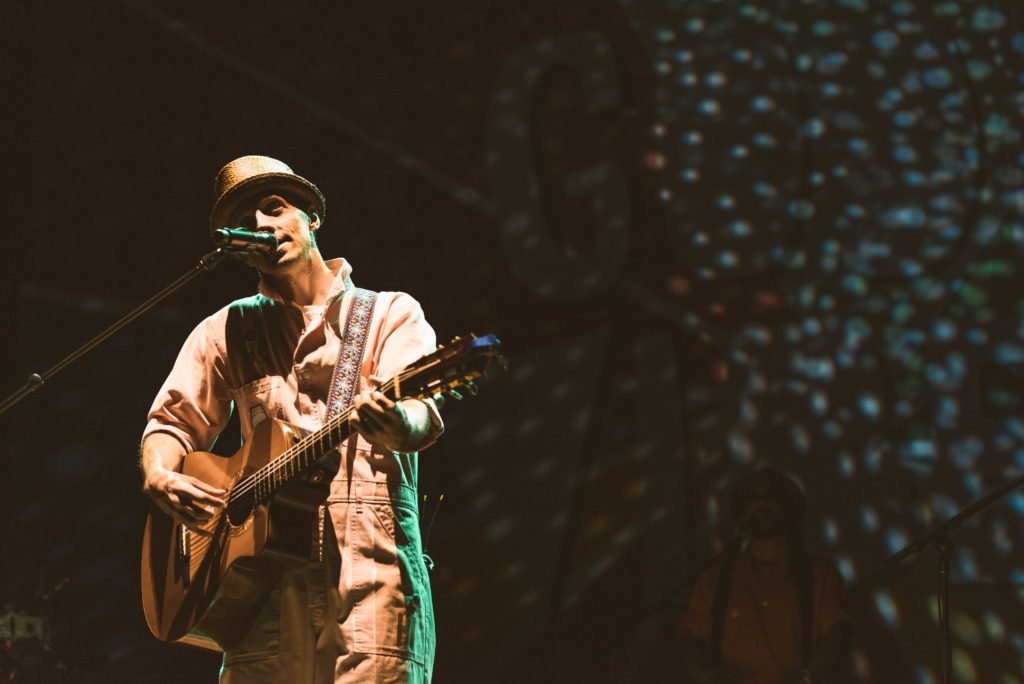 Review - Jason Mraz Reminded Us of the Good In The World at Red Rocks ...