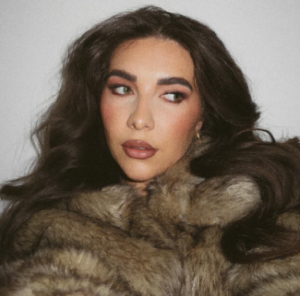 How to Achieve the Trendy “Mob Wife” Look From Professional Makeup ...