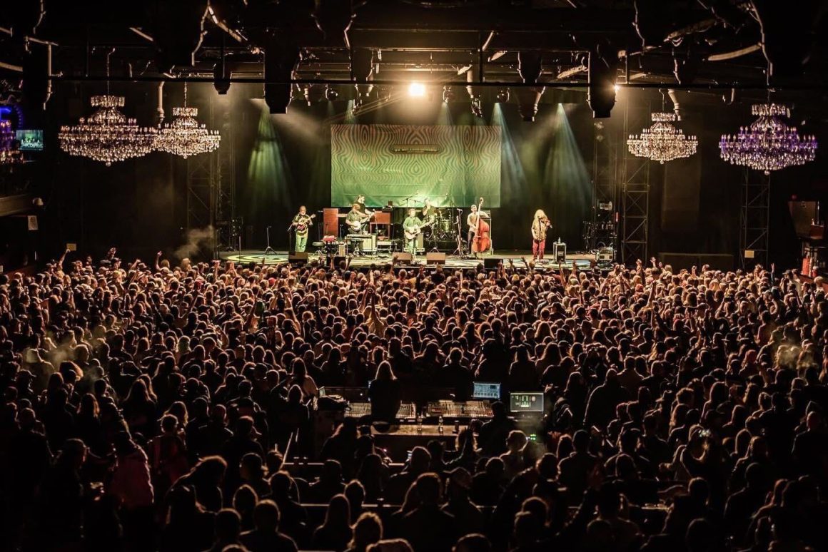 Preview — Railroad Earth Brings Their Graceful Evolution for Run of ...