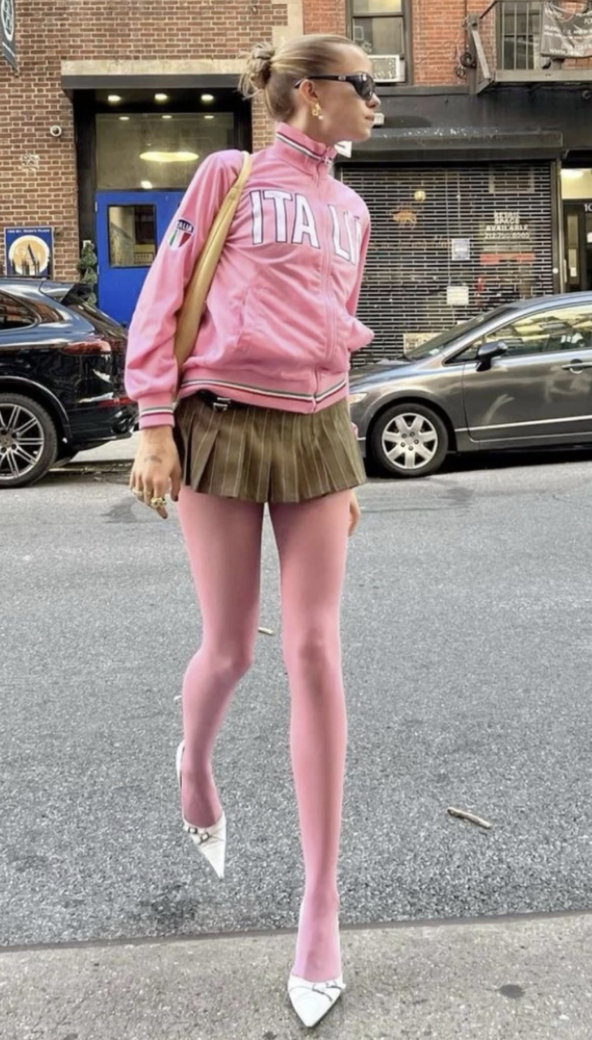 Your Guide To Colored Tights: Where To Get Them and How To Style Them ...